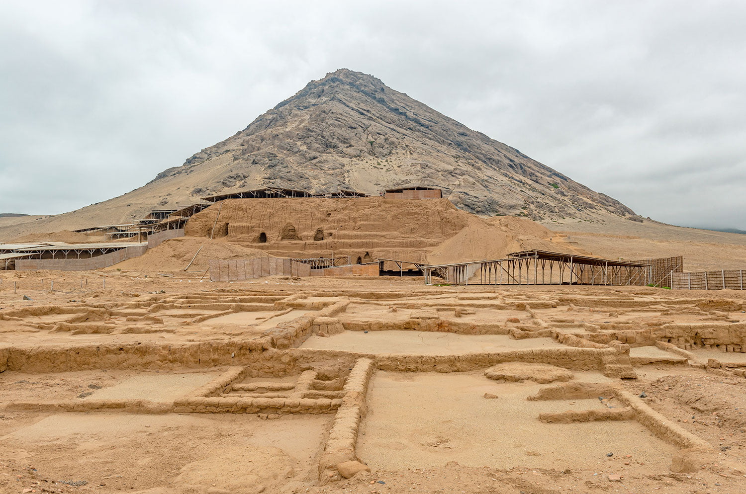 Explorando la impresionante Huaca de la Luna en Trujillo, Perú ...